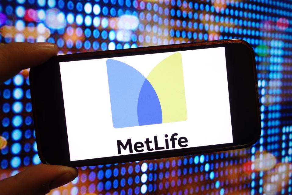 Buy or Sell MetLife Stock Ahead of Earnings?
