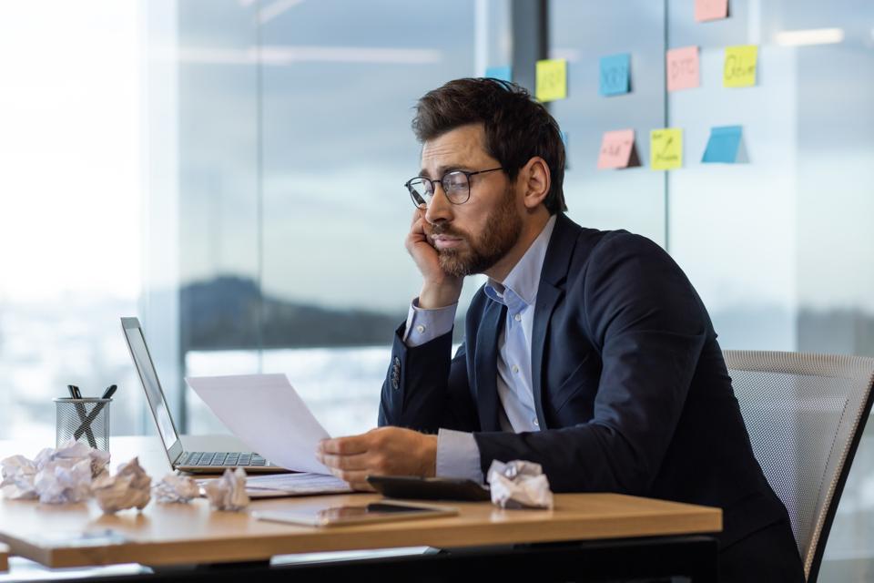 7 Signs Your Boss Is Quiet Quitting on You