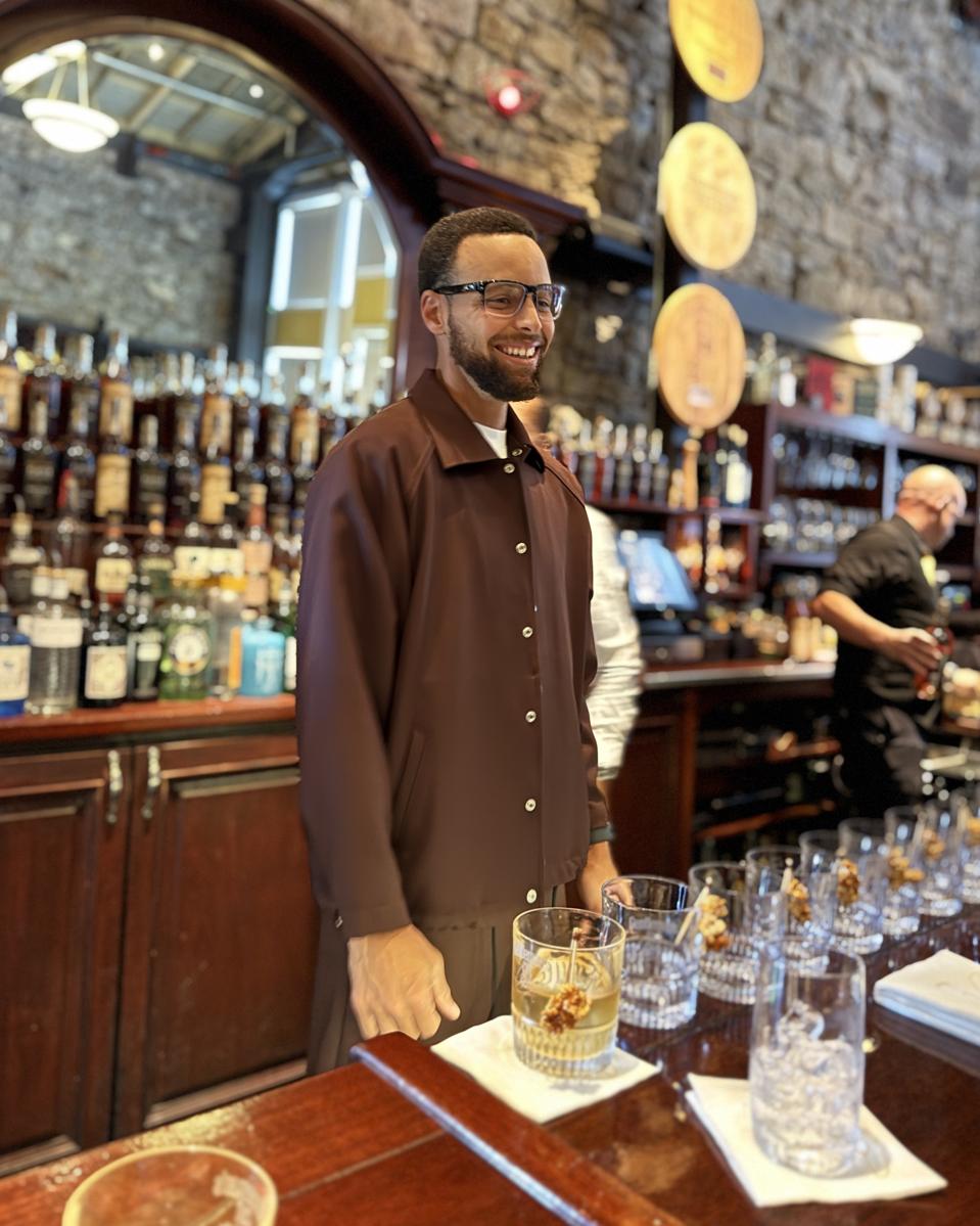 Steph Curry’s Legendary Dinner Event for Eat. Learn. Play. Foundation