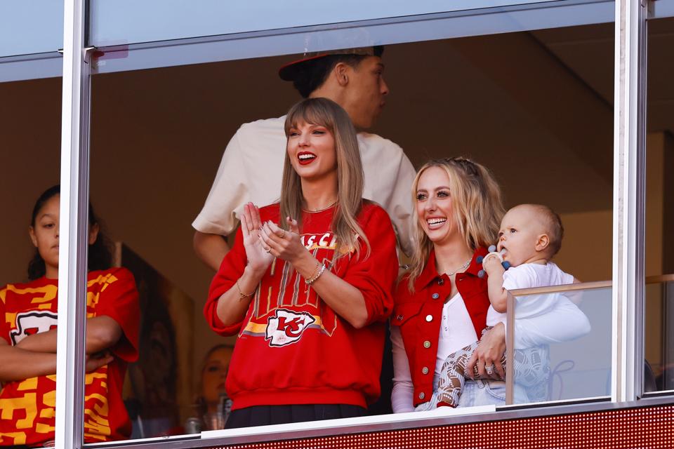 Is Taylor Swift At The Chiefs Vs. Chargers Game? Start Time And How To ...