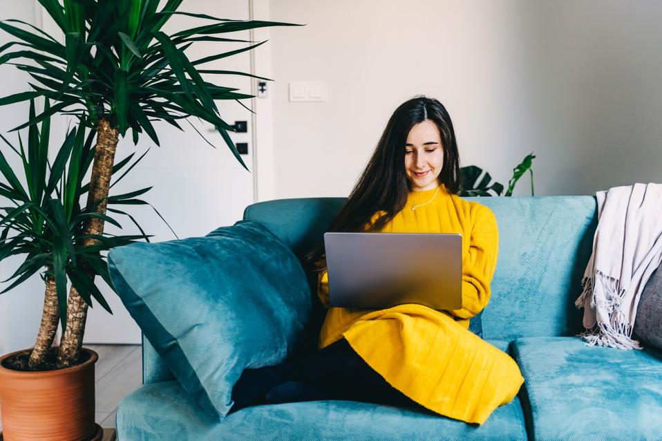 How To Sell In LinkedIn DMs Without Looking Like Spam