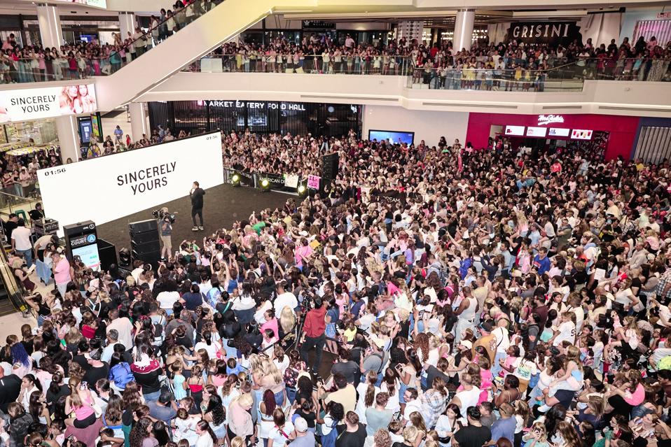Beauty Fans Flood American Dream Mall For Sincerely Yours Launch