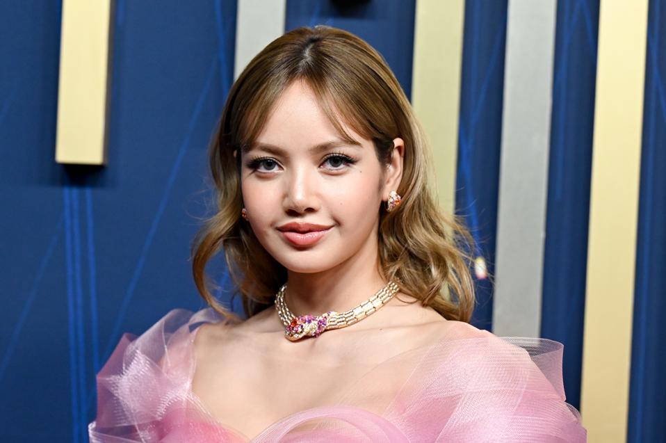 2025 Emmys Red Carpet Arrivals: See Jenna Ortega, Lisa And More