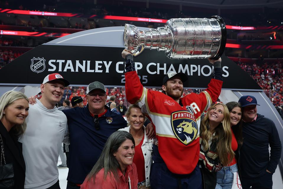 NHL 26’s Keith Tkachuk On ‘Honor’ Of Being Named A Cover Athlete ...