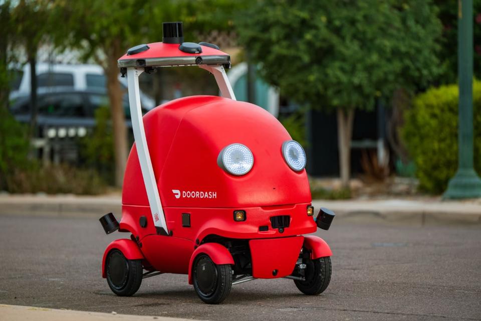 DoorDash Dot: First Delivery Robot For Roads, Sidewalks And Bike Lanes