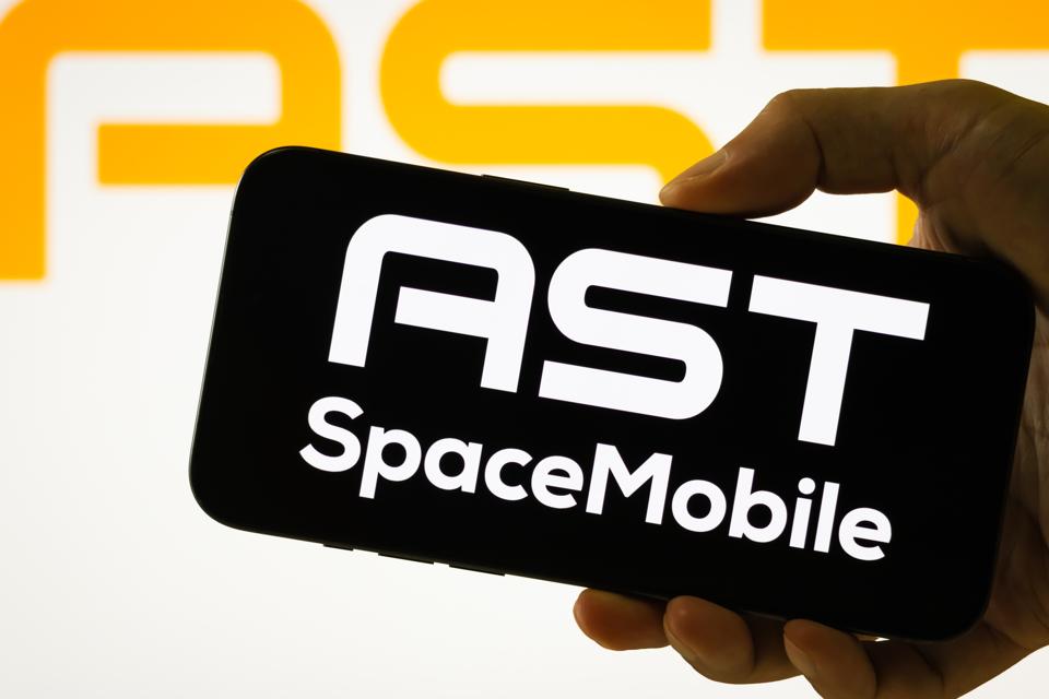AST SpaceMobile’s 4x Rally: Is Space The New Wireless Battleground?