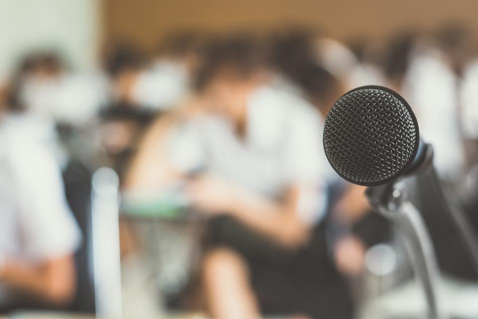 Communication Leadership: Learning To Deliver On Public Speaking