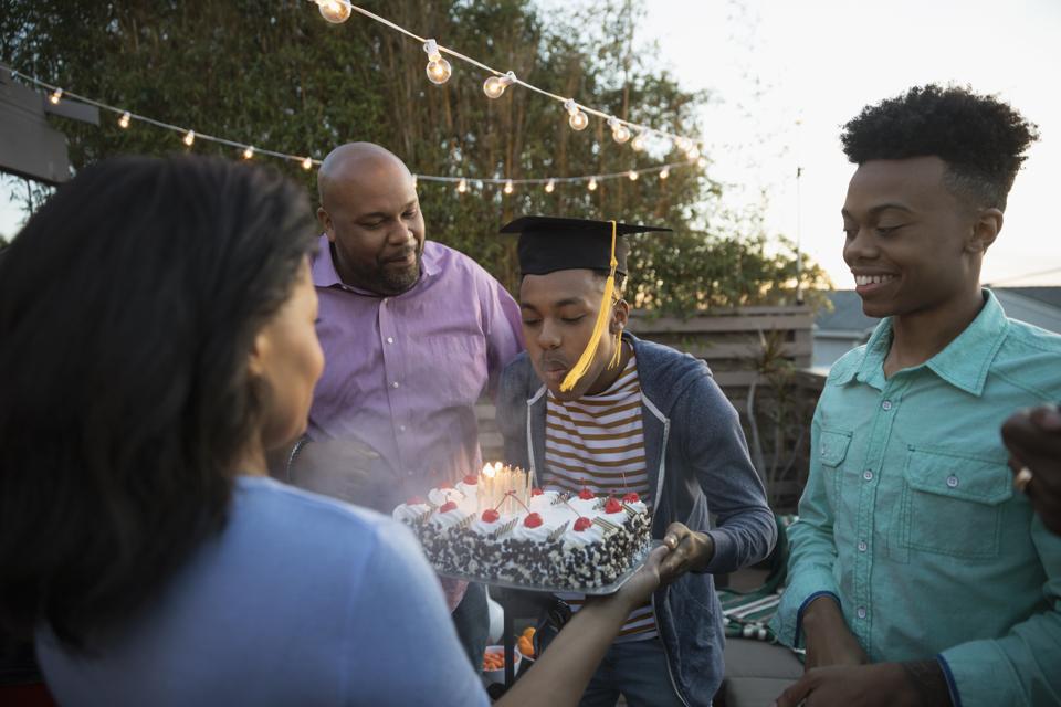 How To Throw A Graduation Party The Whole Family Can Enjoy