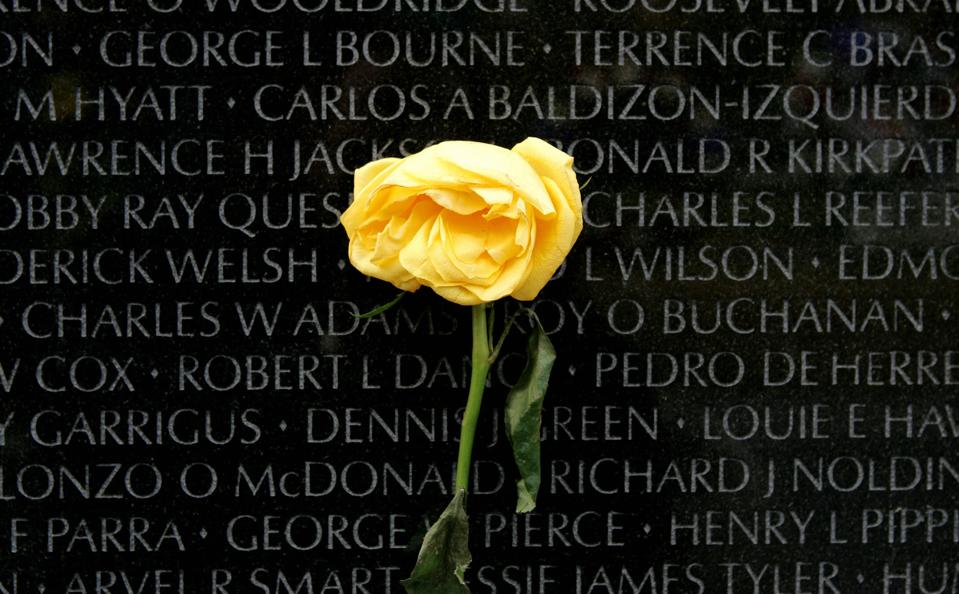 President Obama Honors Frank Gehry and Maya Lin With Presidential Medal ...