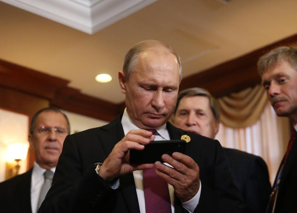 It’s Apple Vs Putin, As Russia’s New Smartphone Ban Approaches