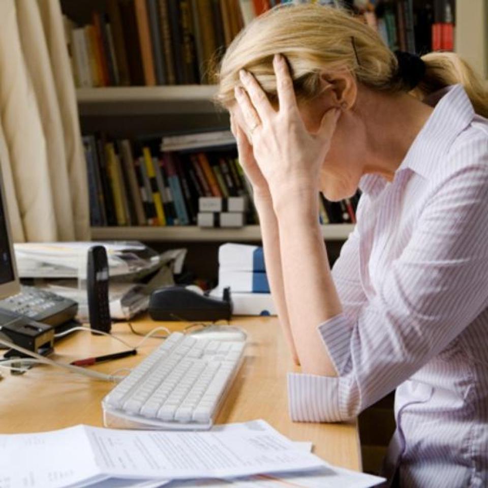 5 Easy Ways To Stop Feeling Overwhelmed At Work (And Show Your Leadership)